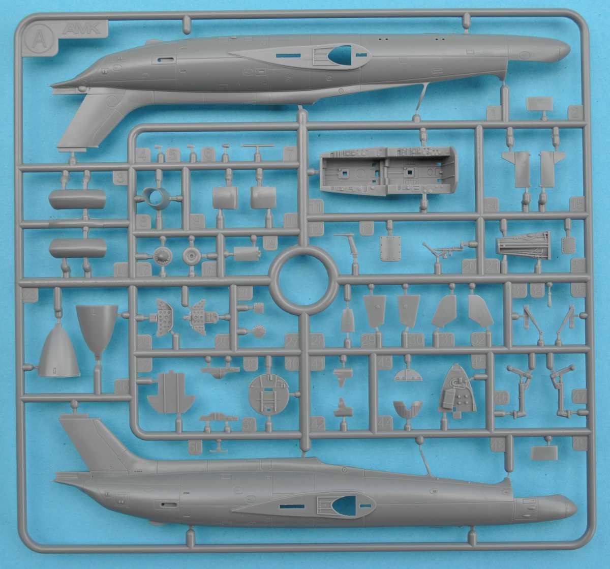 Aero L 29 Delfin von Avantgarde ( AMK 86001) im Maßstab 1:72 ...