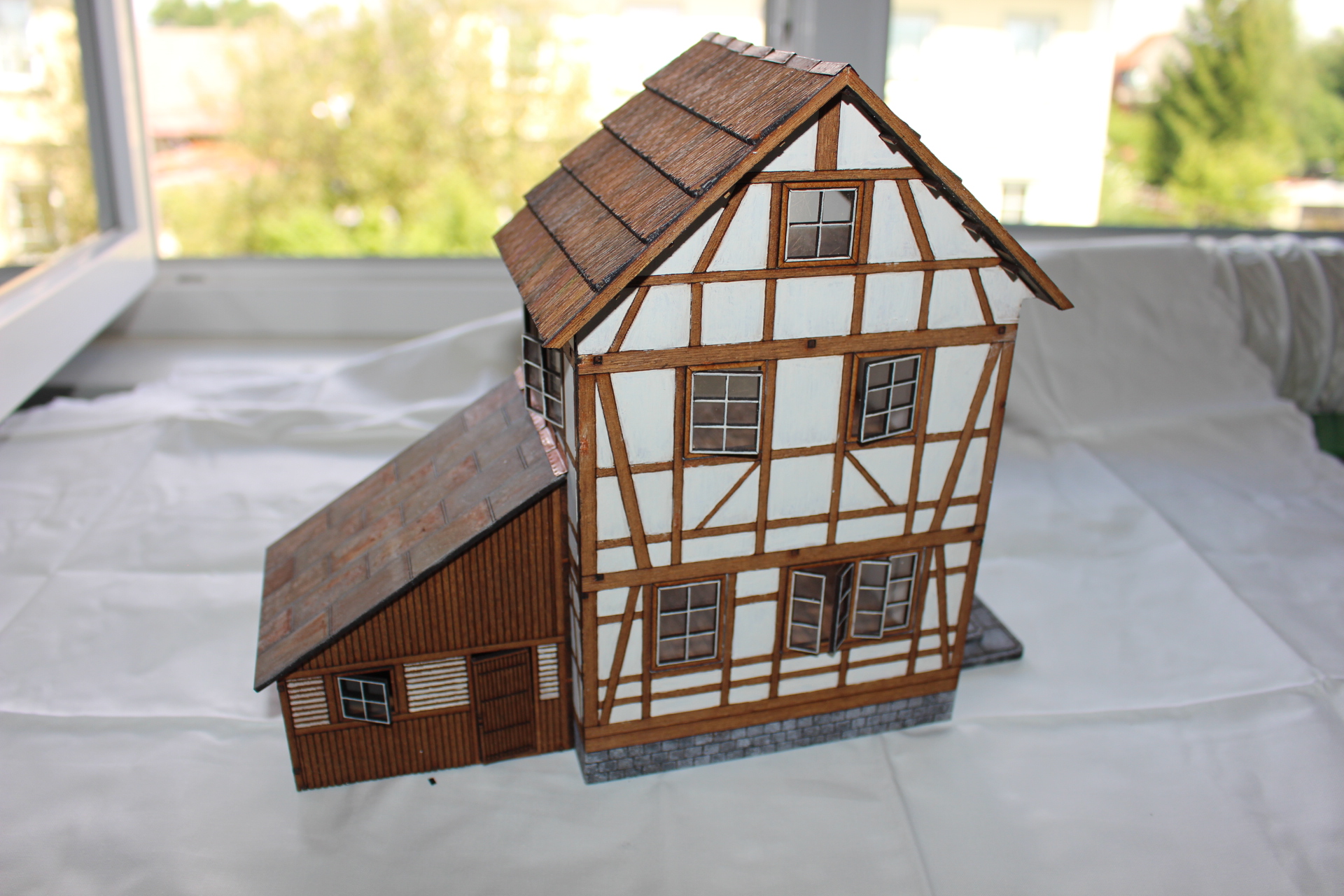 Fachwerkhaus mit Holzschuppen - Lasercut Modellbaushop 1:35 | Modellbau ...