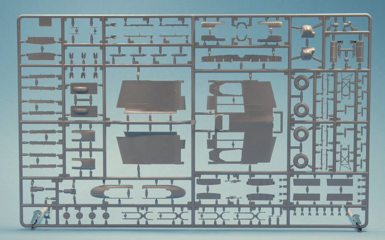 Soviet Attack Aircraft Il-2 in 1:48 von Zvezda #4825