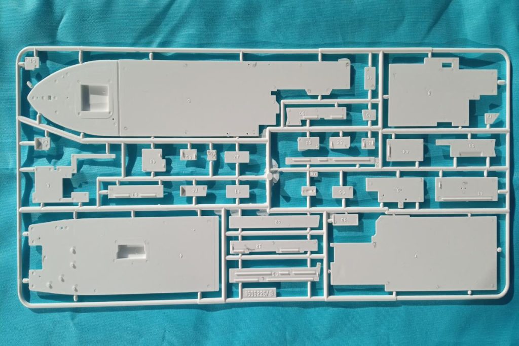 German Research Vessel METEOR in 1:300 von Revell #05218