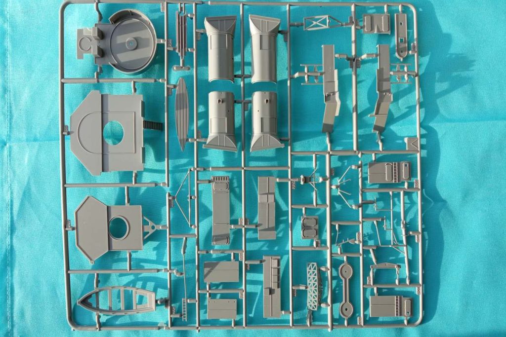 German Destroyer Class 119 (Z1/Z5) Platinum Edition in 1:144 von Revell ...