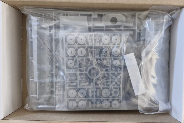 Leopard 2A6 with Crew in 1:35 von ICM #35013